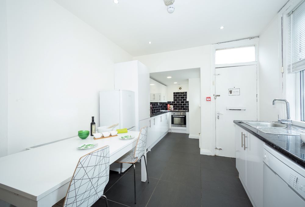 Room 1 - 183 Cardigan Road, Hyde Park, Leeds, LS6 1QL - Pickard Properties